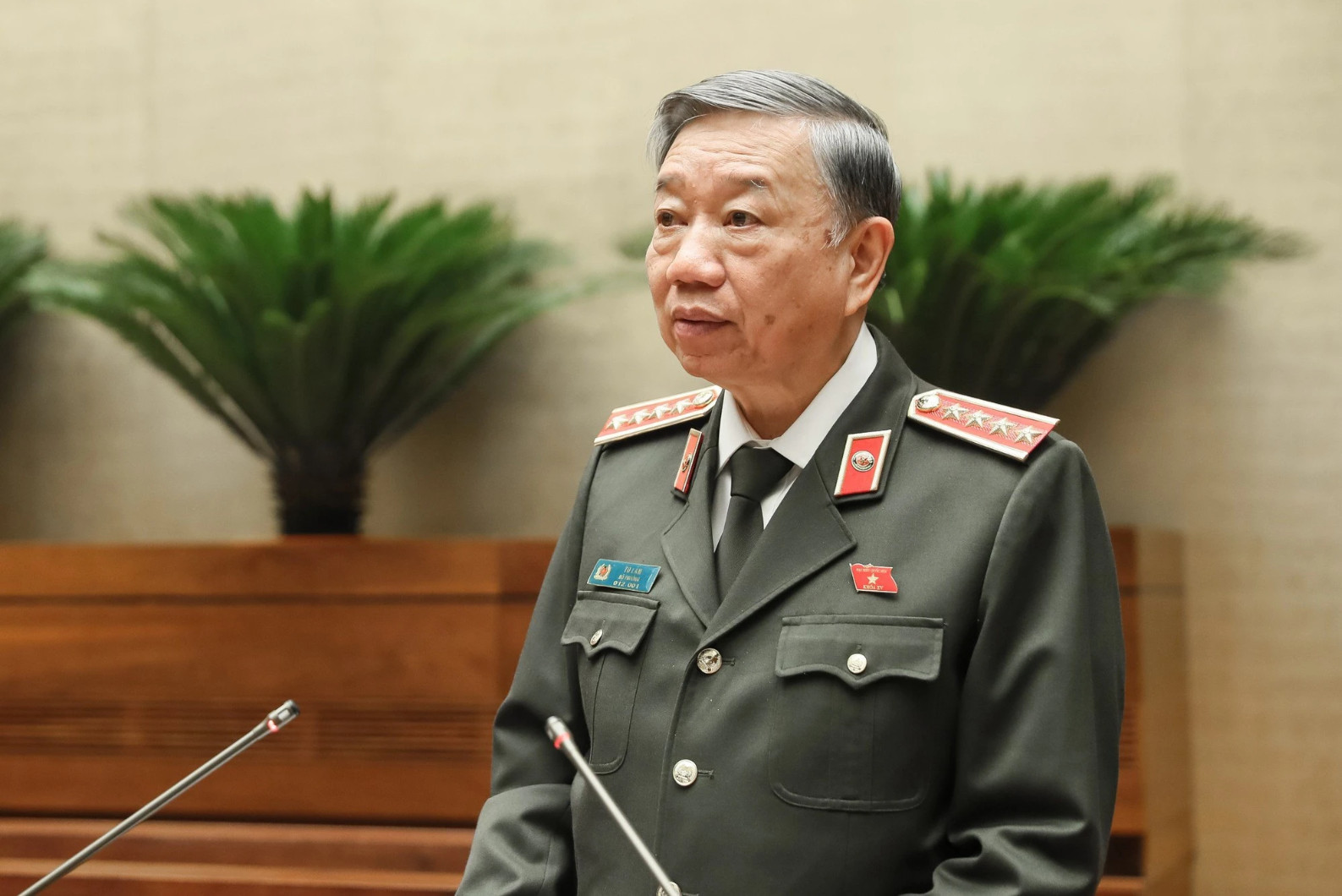 Letting incapable old soldier spy on American and European politicians ...