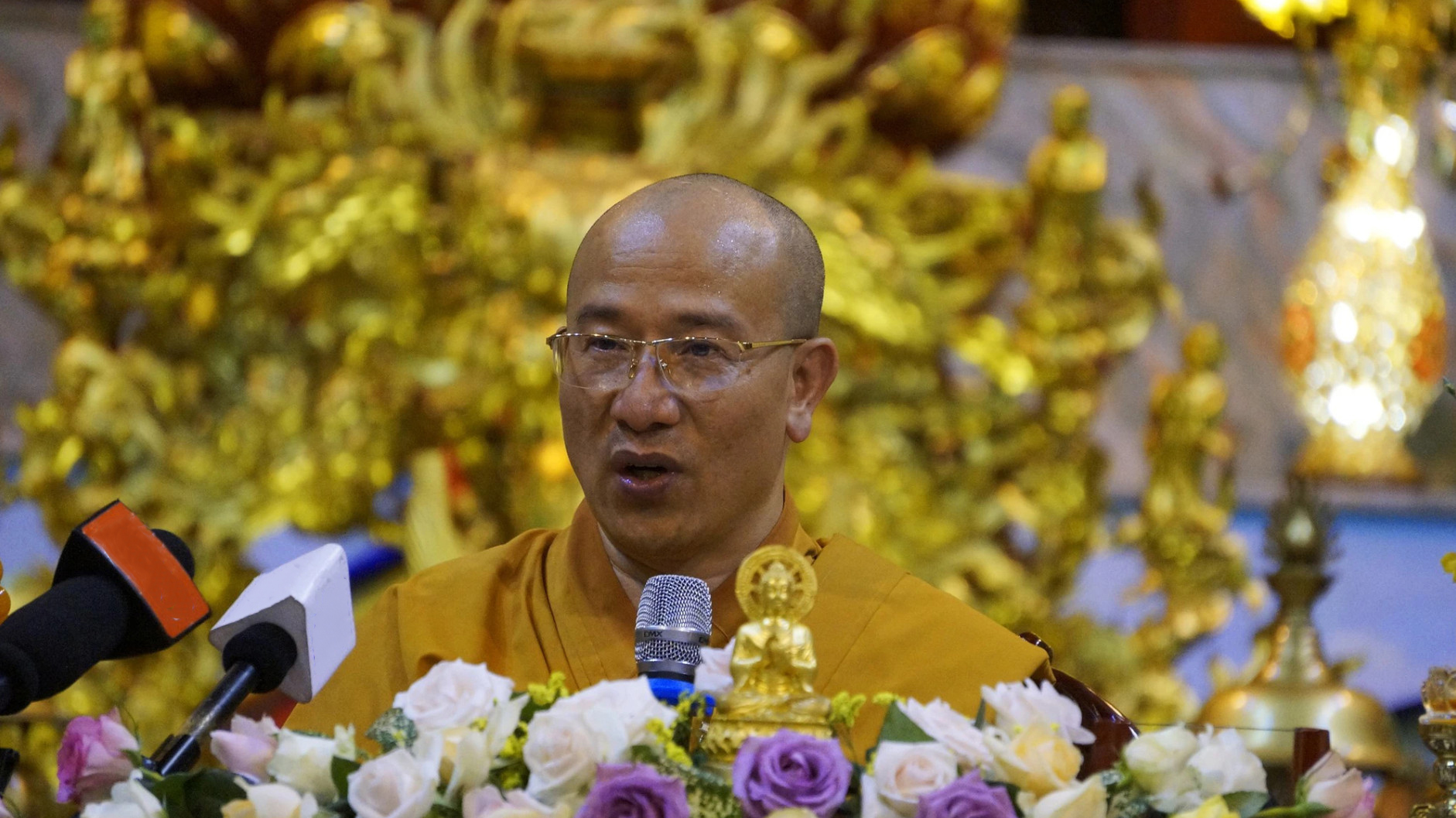 "Demon monk" Thich Truc Thai Minh turns grass it into "hair relic" to ...